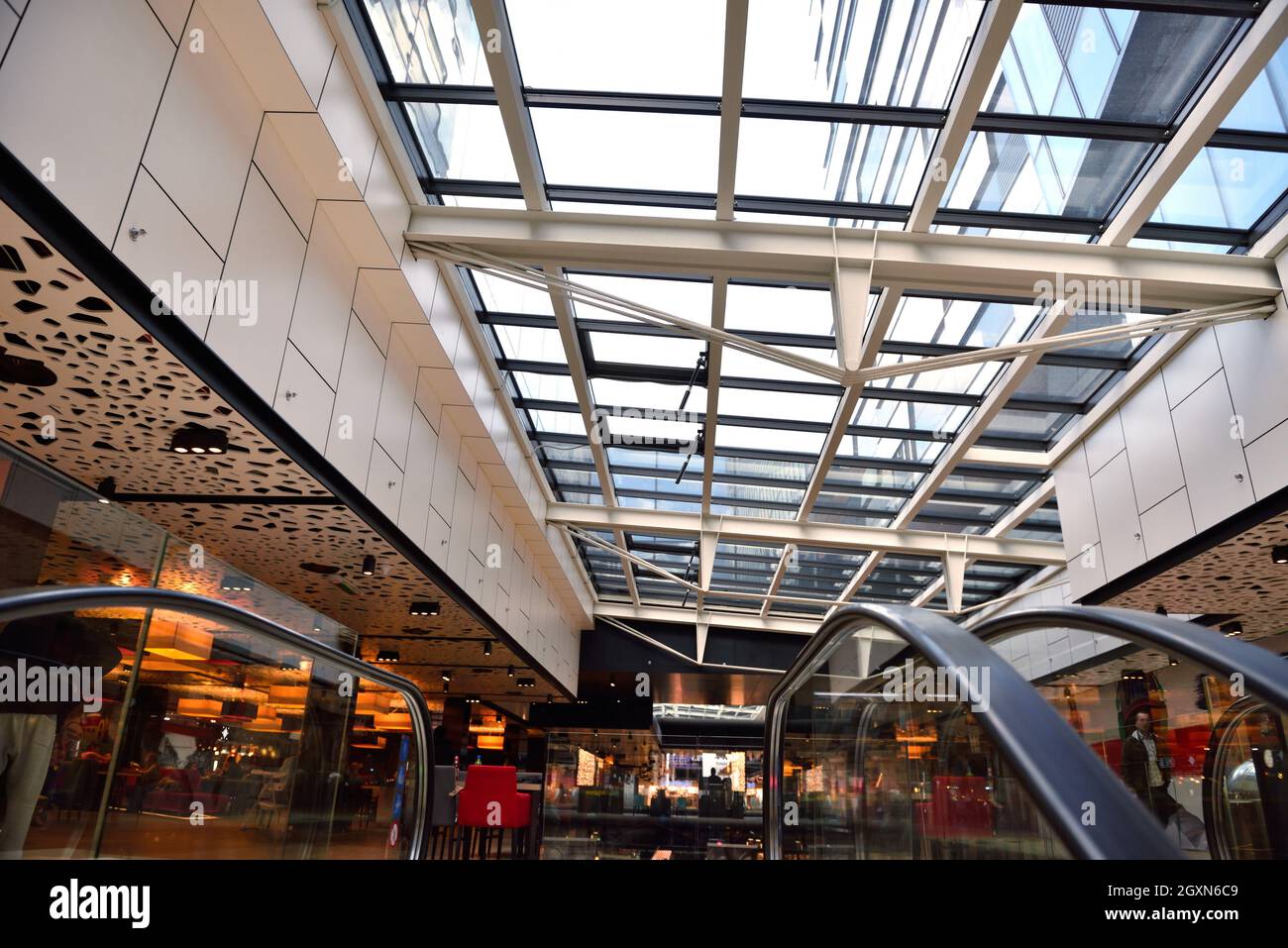 modern bright shopping mall indoor architecture Stock Photo - Alamy