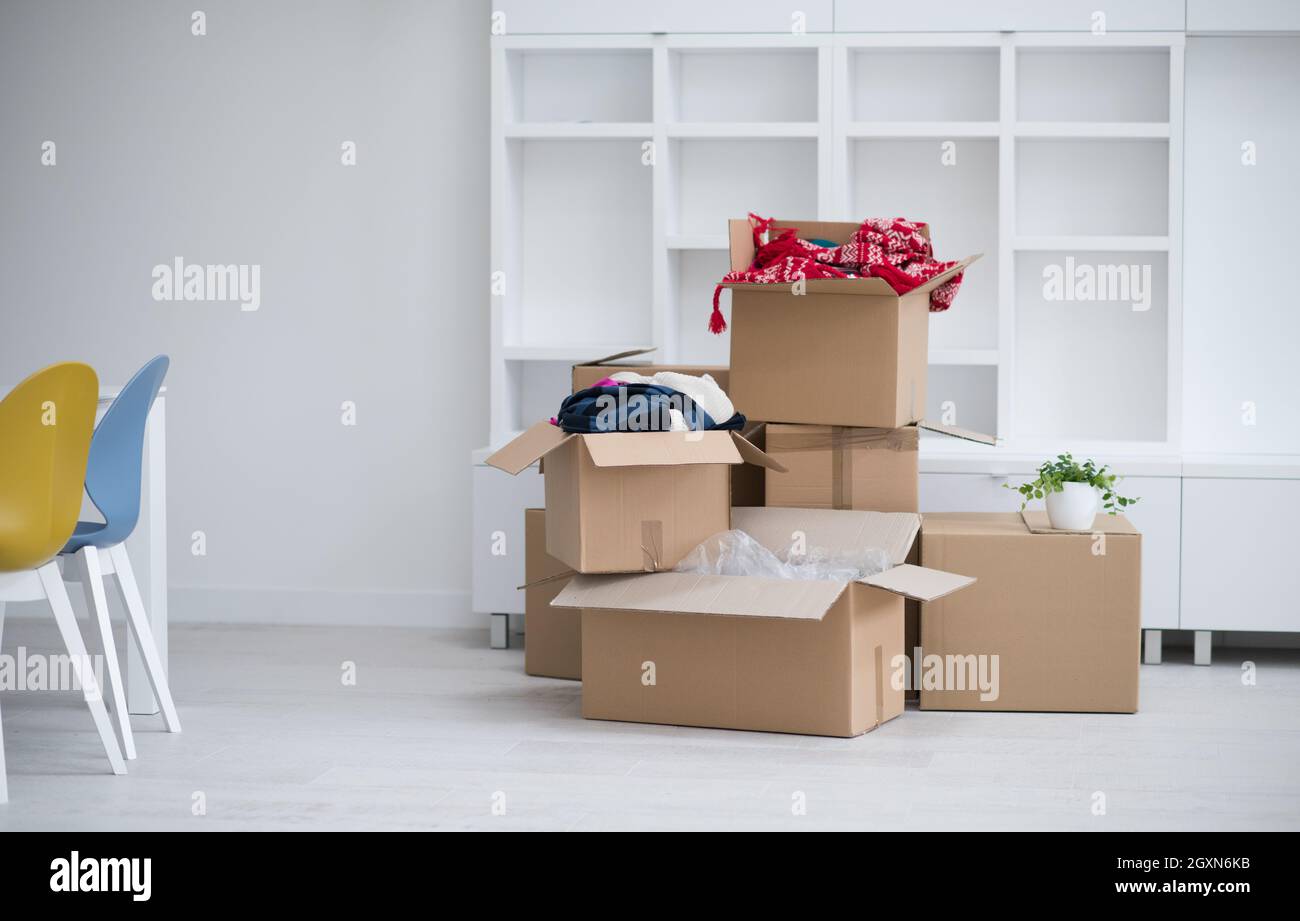 Moving boxes in empty room Stock Photo - Alamy
