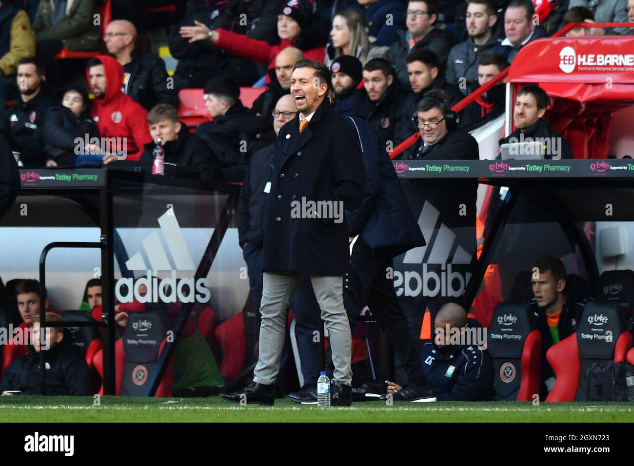 Barnet manager Darren Currie reacts on the touchline Stock Photo - Alamy