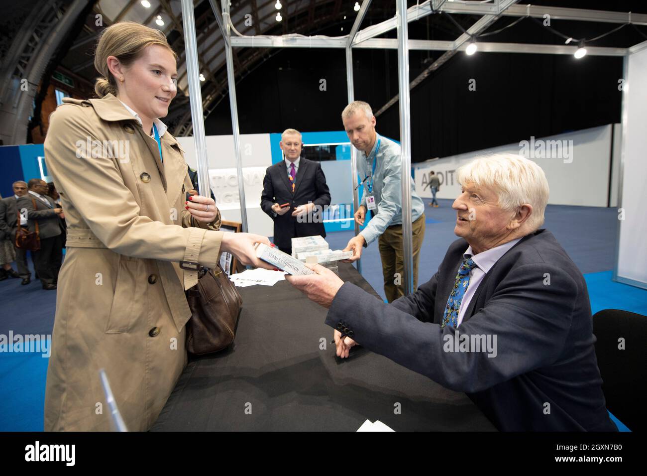 Stanley johnson book signing hi-res stock photography and images - Alamy