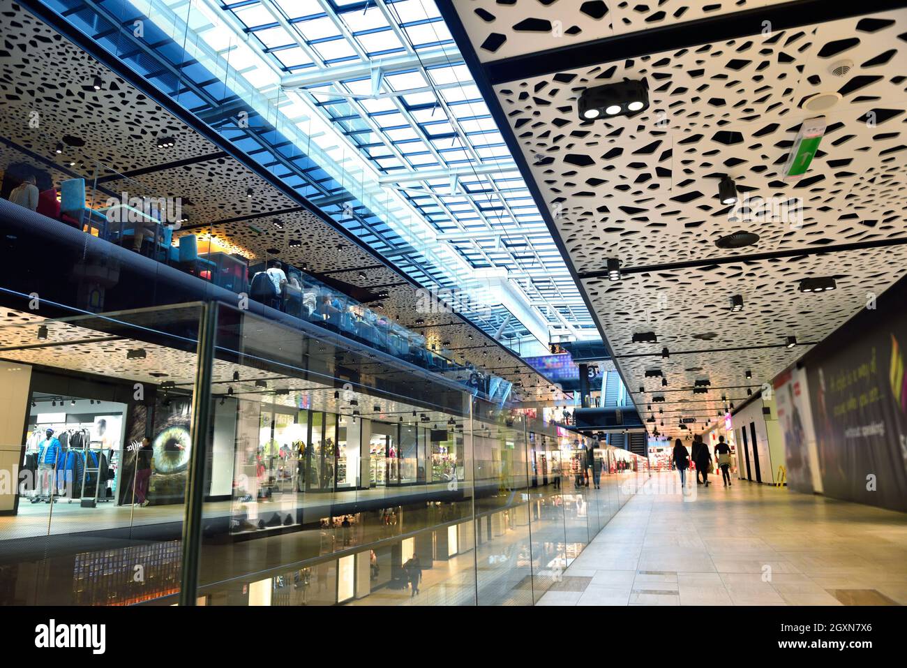 modern bright shopping mall indoor architecture Stock Photo - Alamy