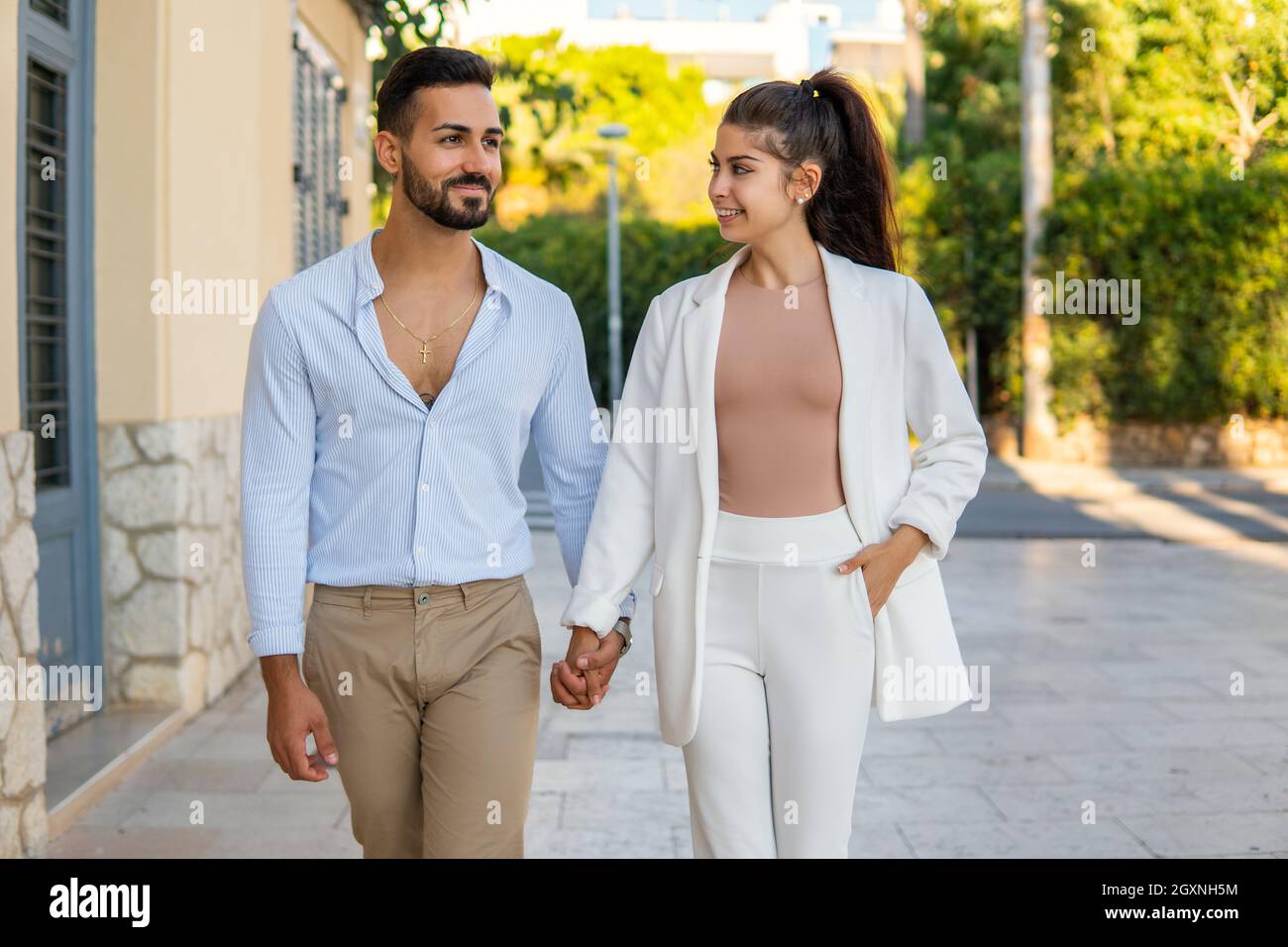 Holing hands together hi-res stock photography and images - Alamy