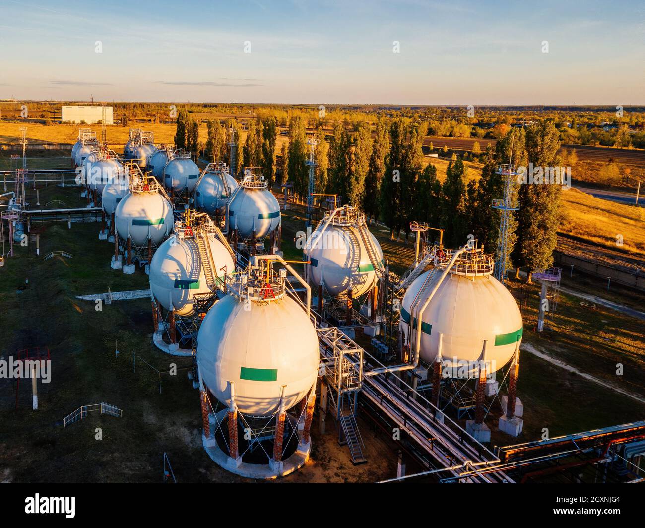Aerial freight train petroleum tanks hi-res stock photography and ...