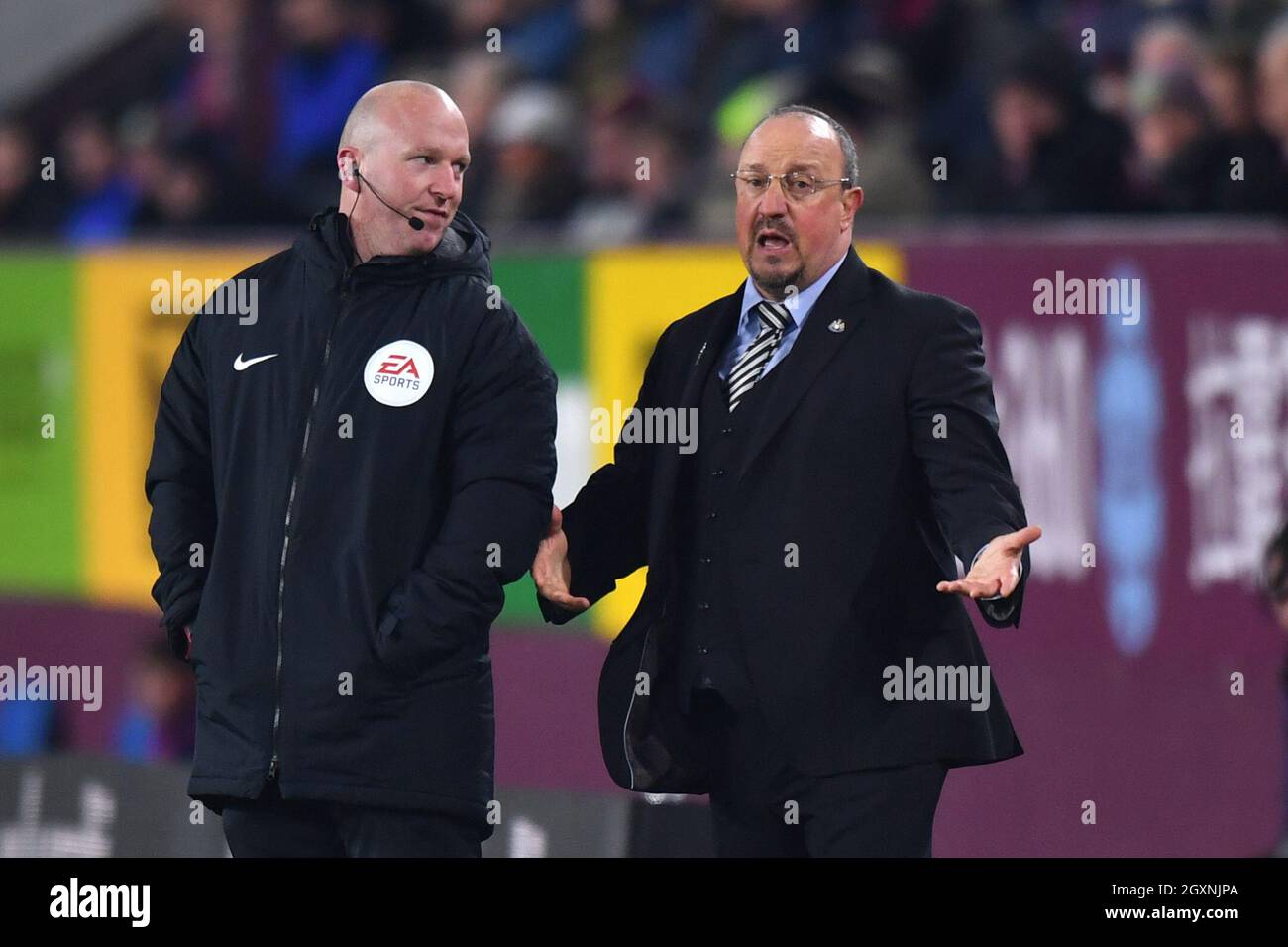 Fourth official football hi-res stock photography and images - Alamy