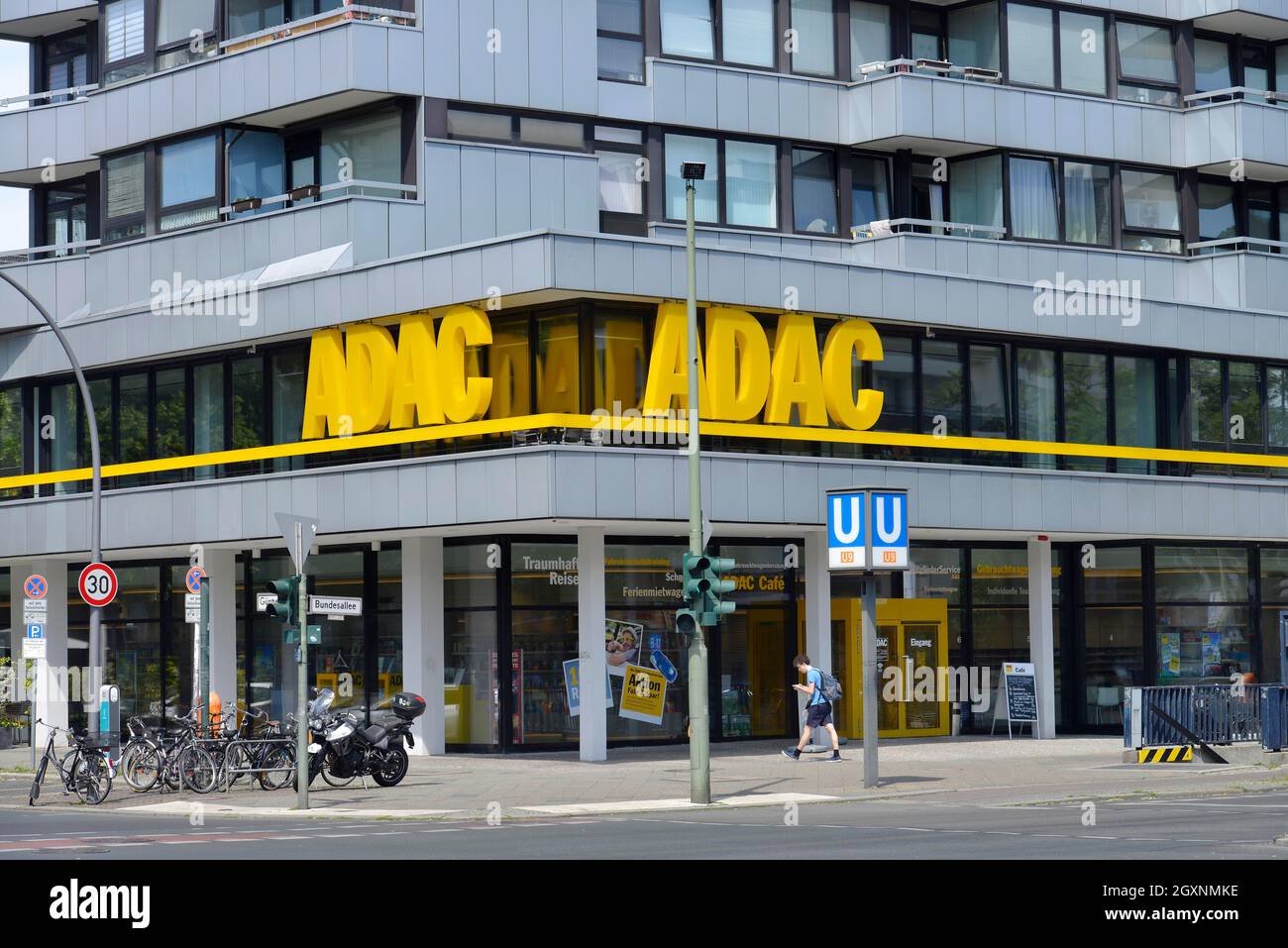 Adac logo hi-res stock photography and images - Alamy