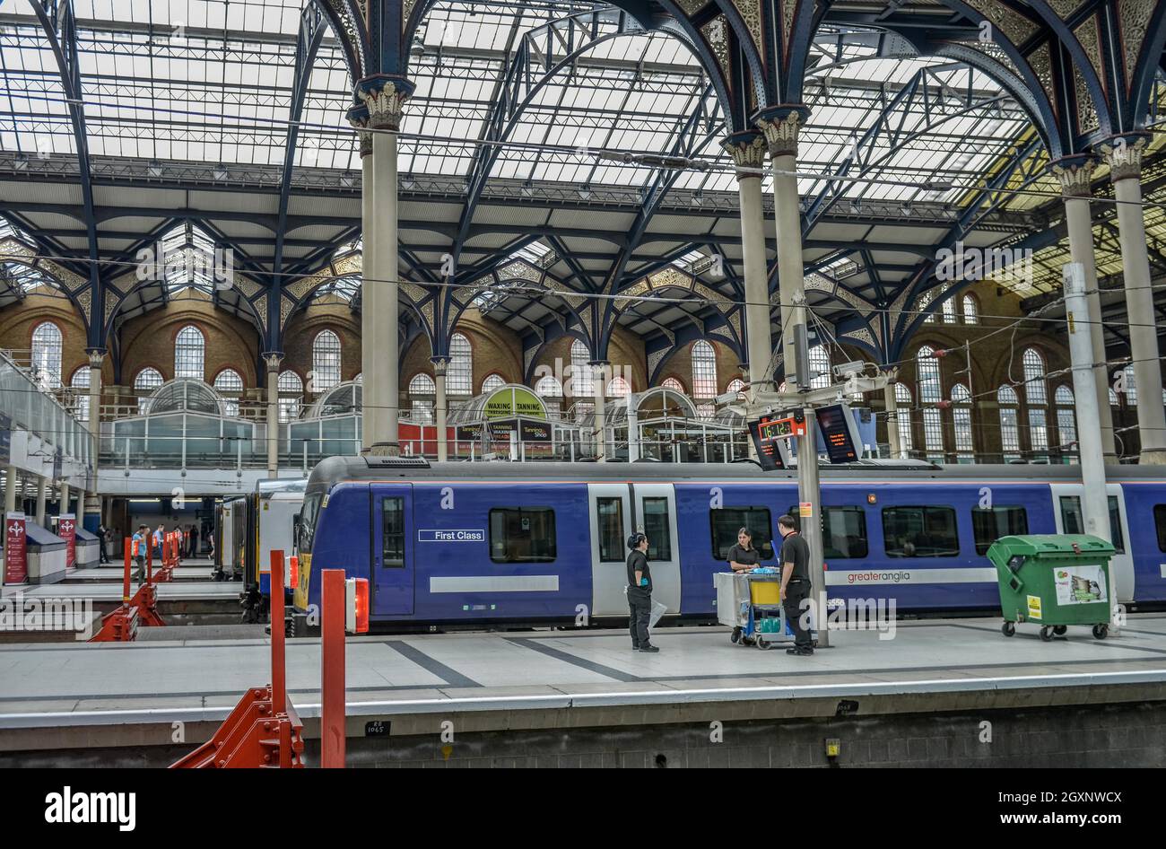 Platform, Liverpool Street Station, London, England, United Kingdom ...