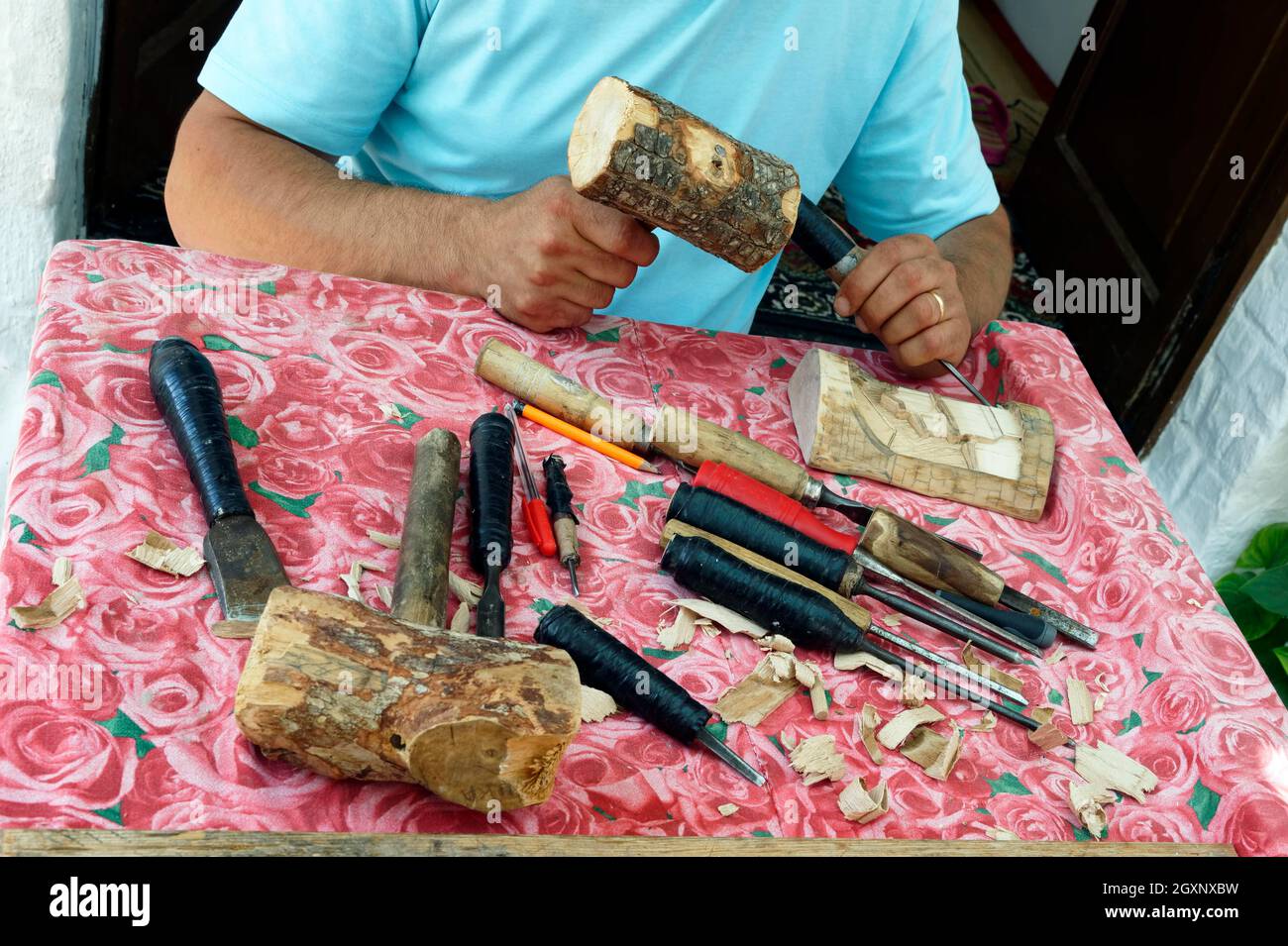 Wood carver at work, Berat, Albania Stock Photo - Alamy