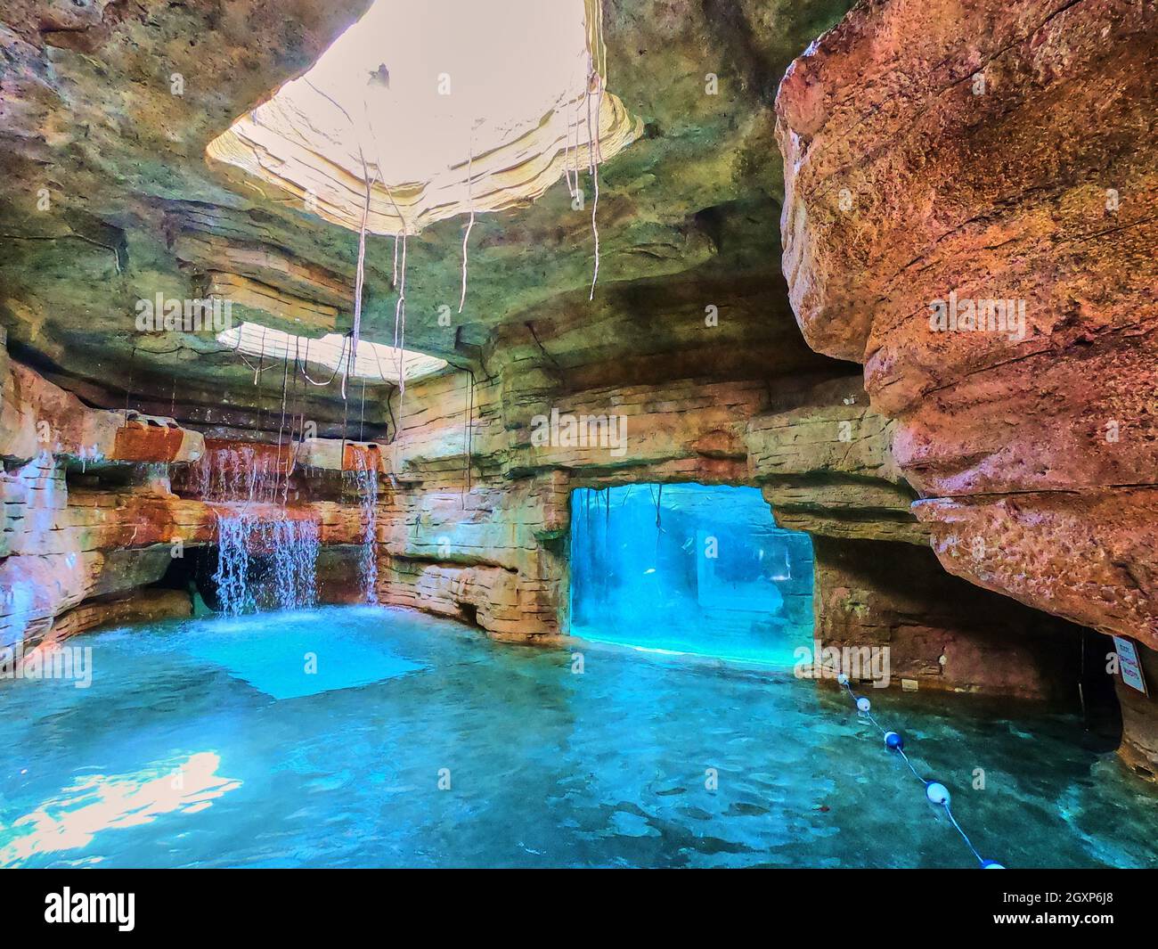 Waterfall aquarium hi-res stock photography and images - Alamy