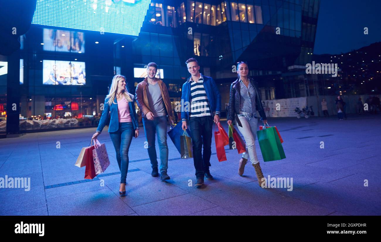 Group of friends on street at night hi-res stock photography and images ...