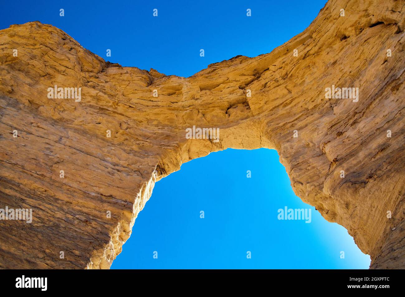 Flat stone arch hi-res stock photography and images - Alamy