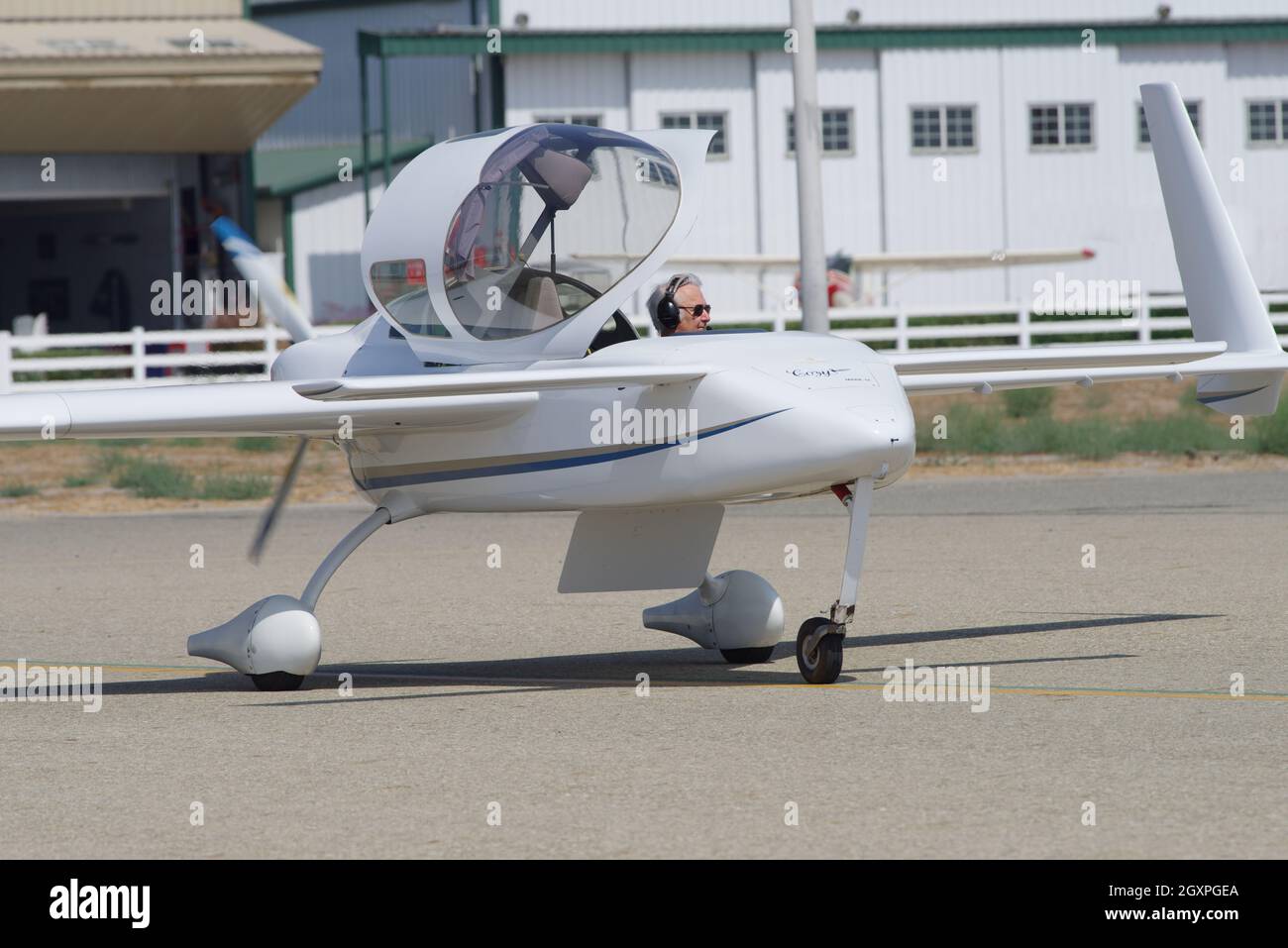 Cozy Mark IV, a 4-seat, single engine, homebuilt light aircraft shown ...