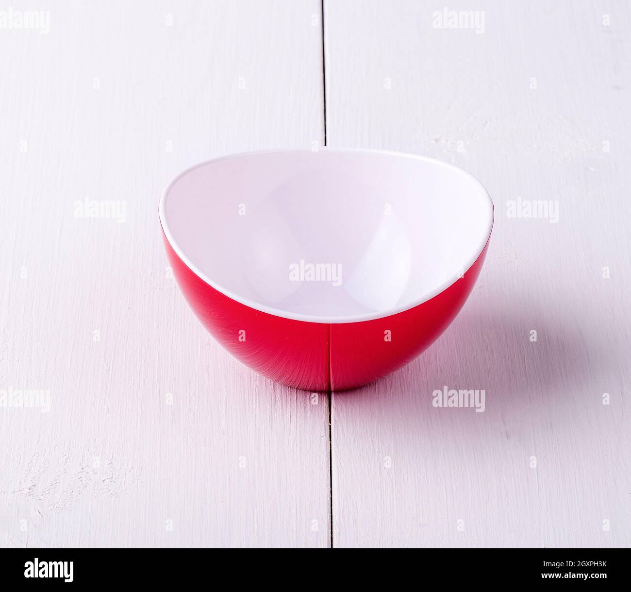Empty red salad bowl hi-res stock photography and images - Alamy