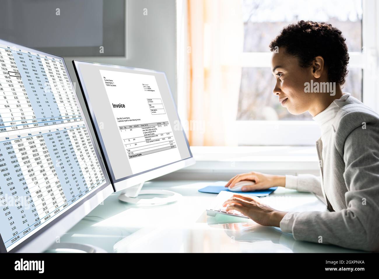 Manage accounts hi-res stock photography and images - Alamy