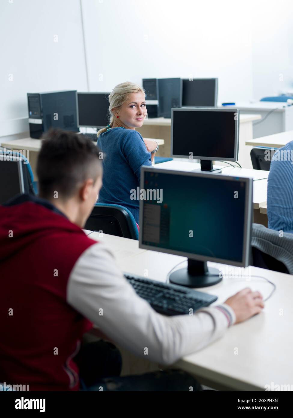 technology students group in computer lab classroom Stock Photo - Alamy