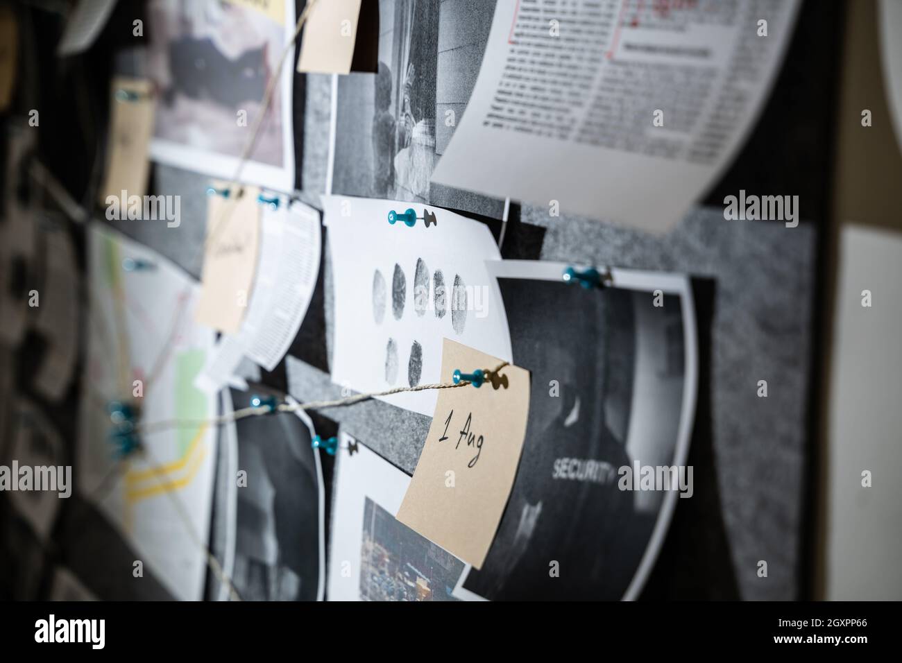 Detective investigation board hi-res stock photography and images - Alamy
