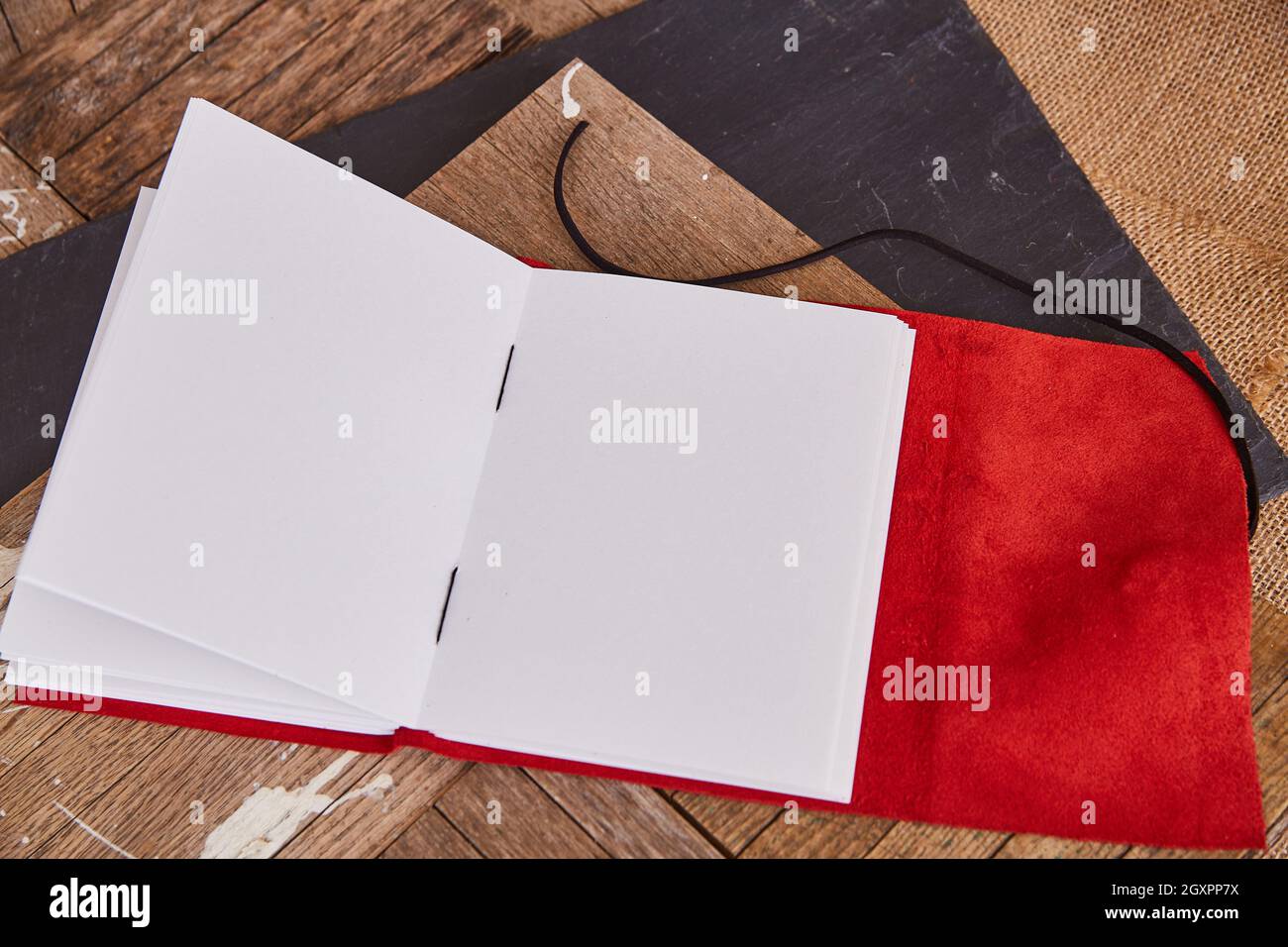 Vintage red books blank page hi-res stock photography and images - Alamy