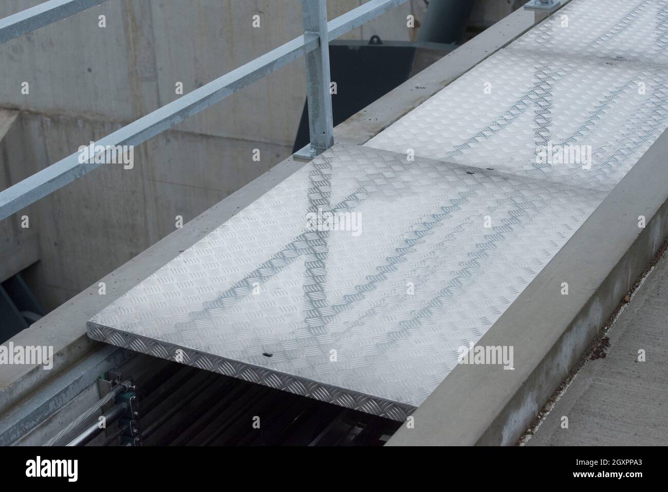 Footbridge construction hi-res stock photography and images - Alamy