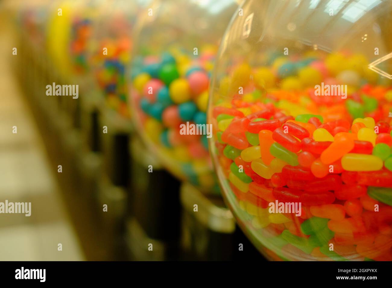 Candy machines hi-res stock photography and images - Alamy