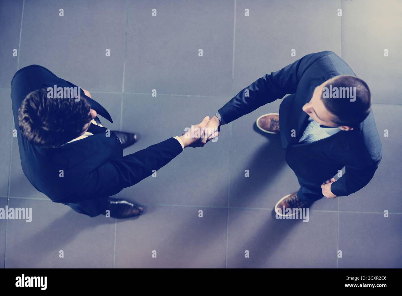 business people shaking hands make deal and sign contract Stock Photo ...