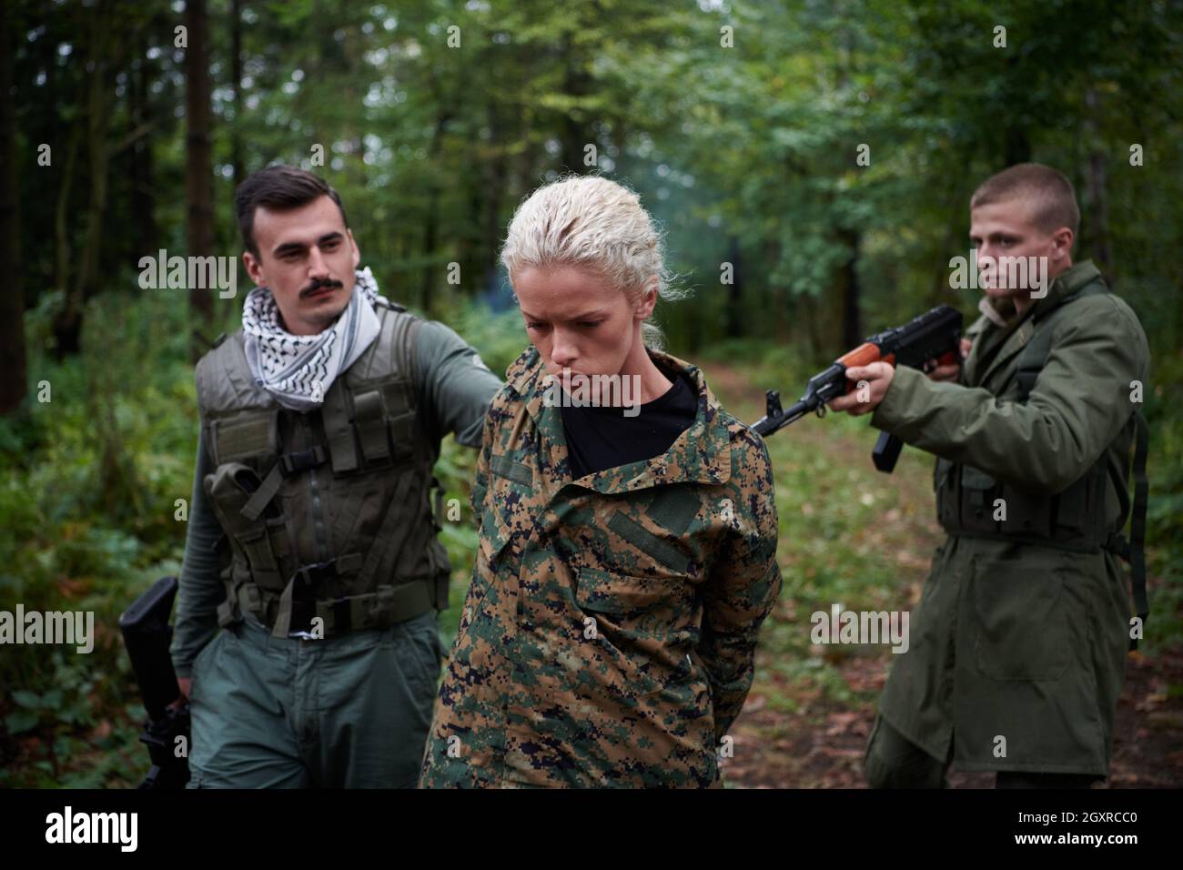 terrorists was capture alive woman soldier and interrogation her on ...