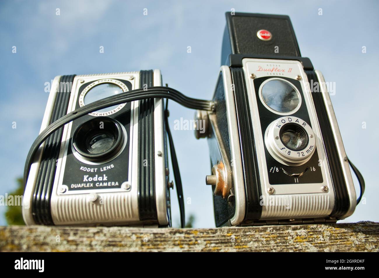 Old film cameras hi-res stock photography and images - Alamy