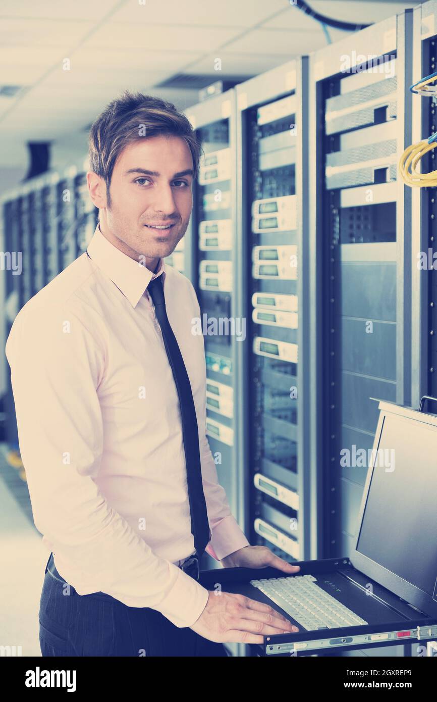Datacenter server hi-res stock photography and images - Alamy