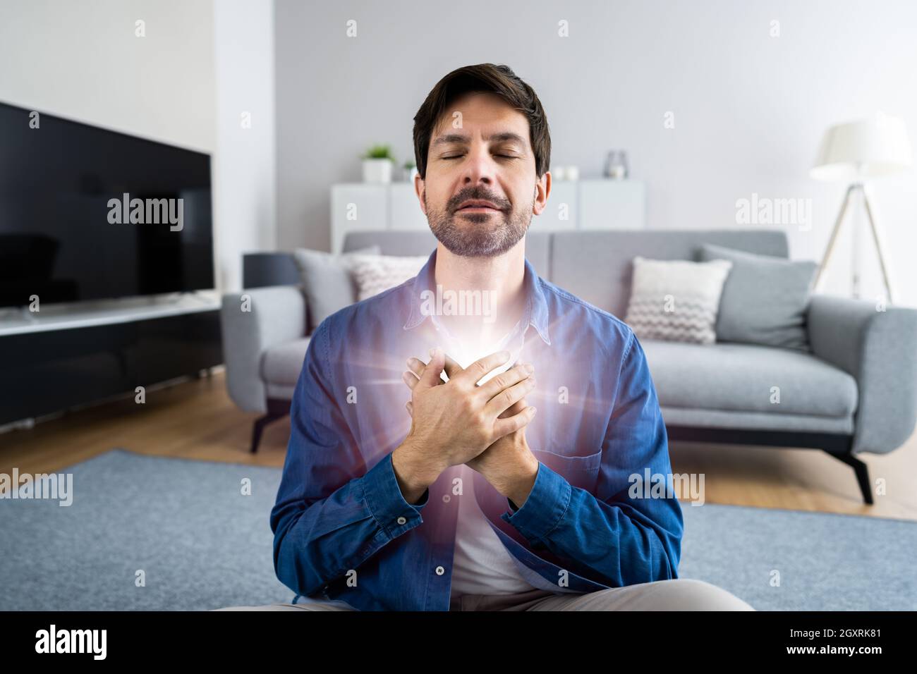 Psychic Hand Healing Energy Light And Reiki Therapy Stock Photo - Alamy