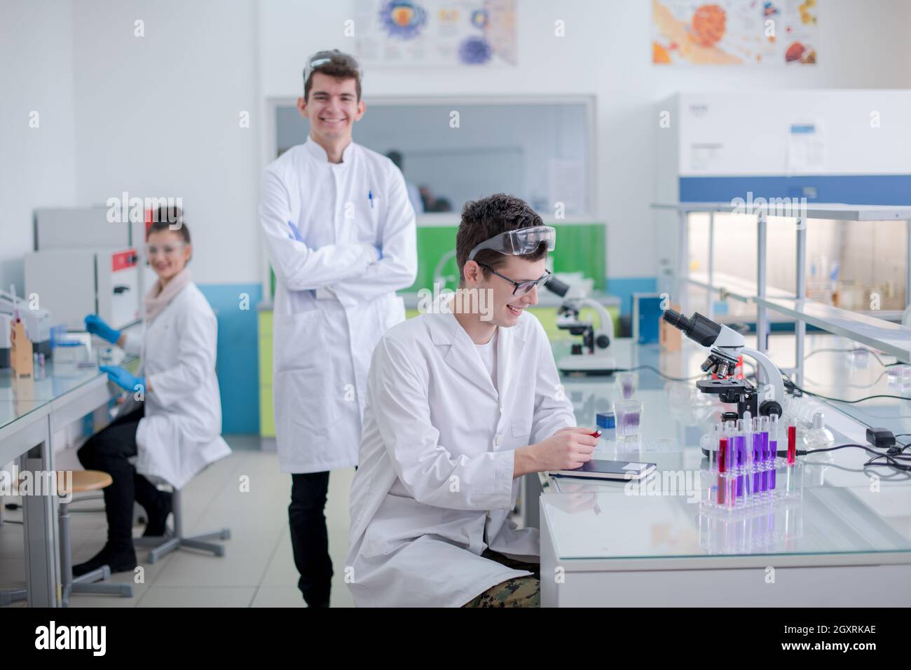 Chemistry students together laboratory hi-res stock photography and ...
