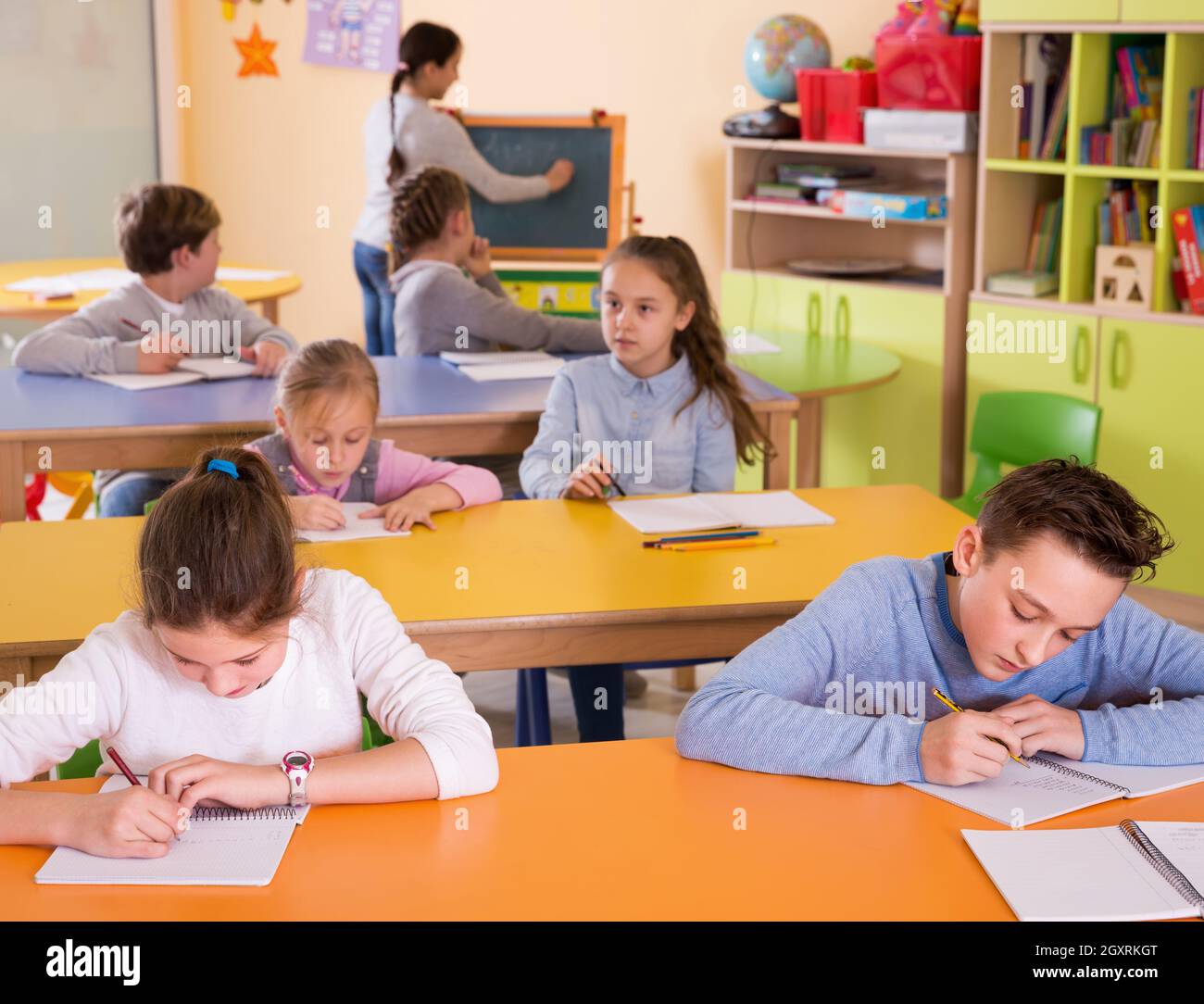 10 year old schoolgirl hi-res stock photography and images - Alamy