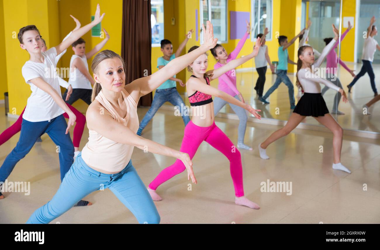 Teenagers practicing dance with female trainer Stock Photo - Alamy
