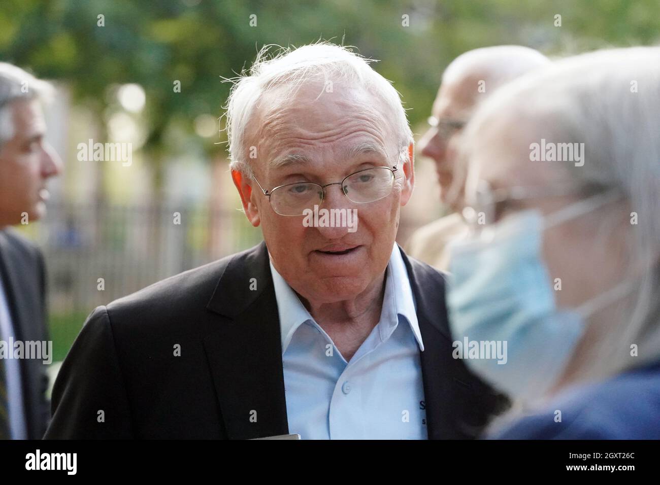 St. Louis, United States. 05th Oct, 2021. Rex and Jeanne Cairns ...