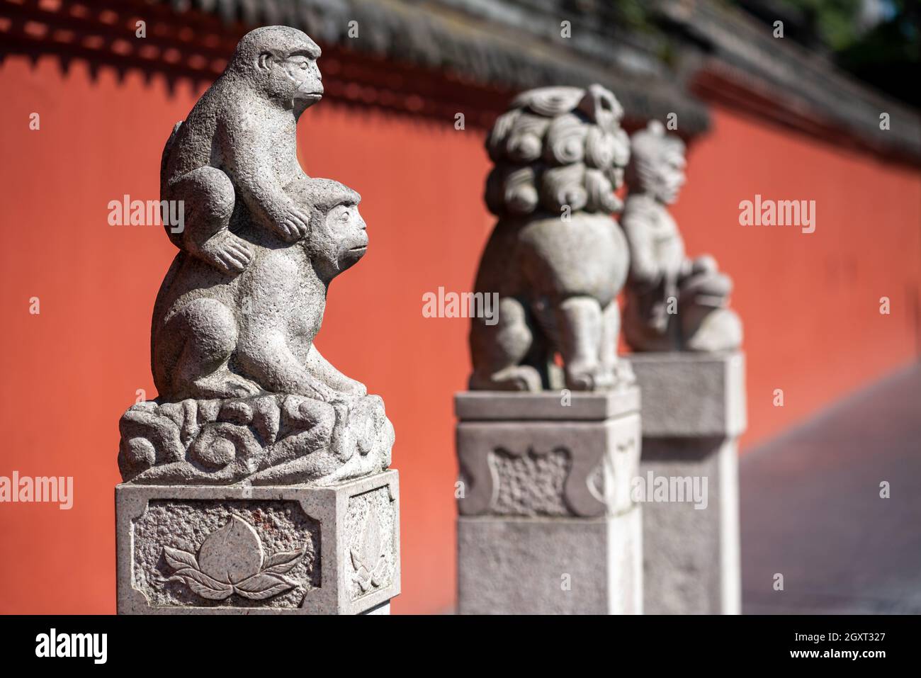 Statue of dragon on surrounding wall hi-res stock photography and ...