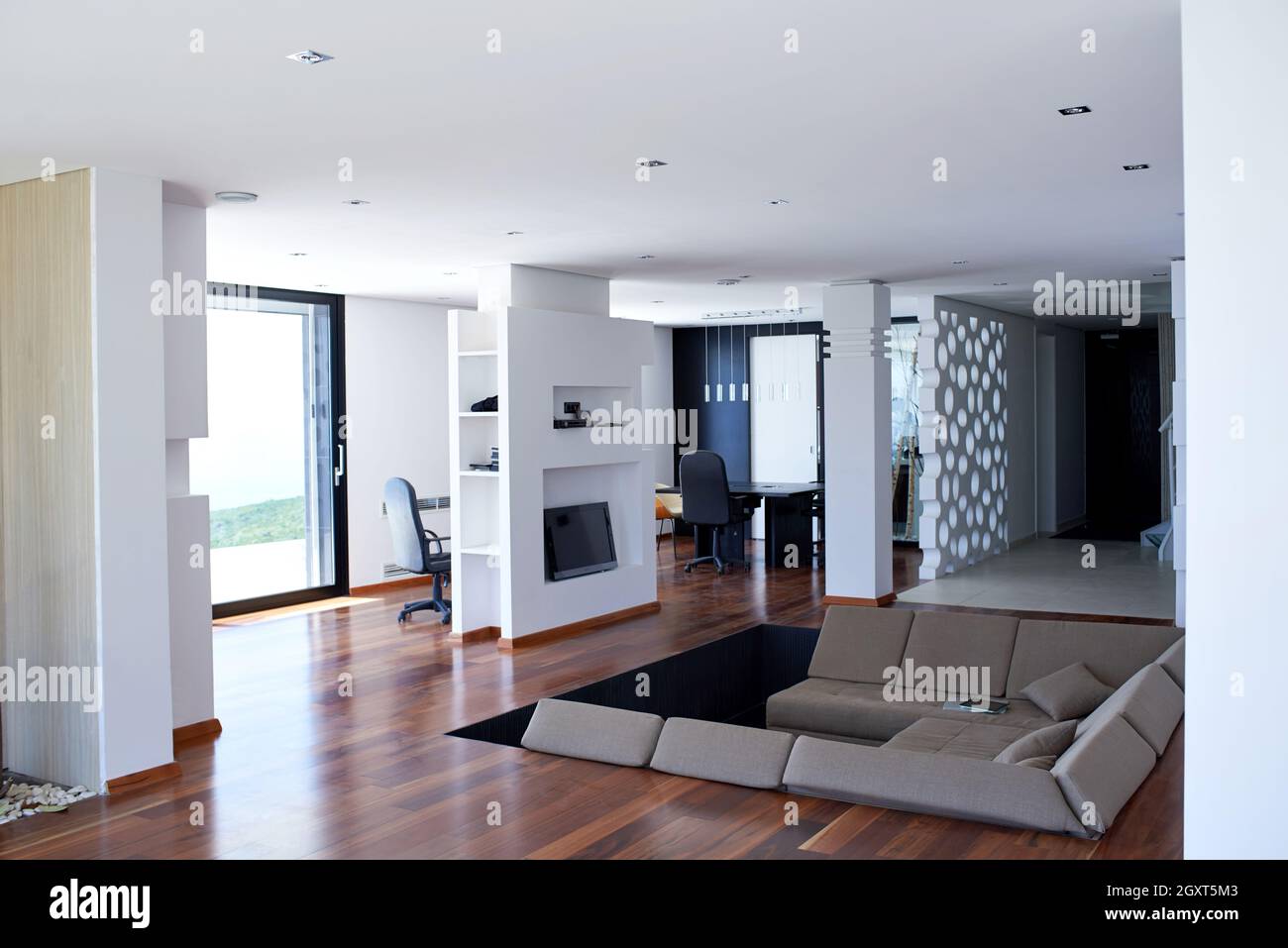 Modern villa interior wide hi-res stock photography and images - Alamy