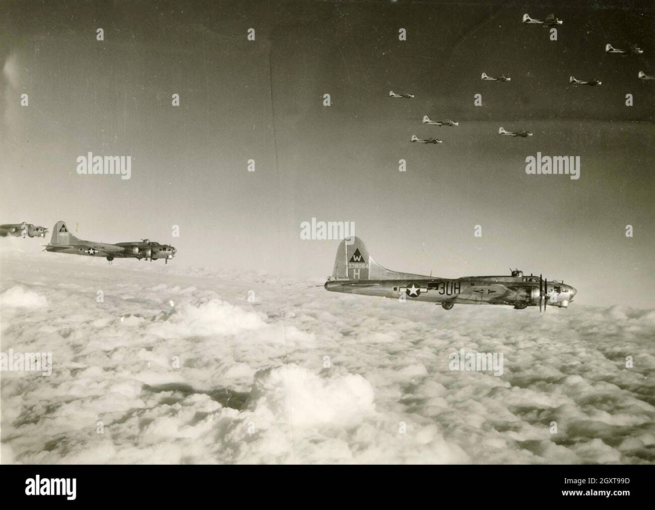 Boeing B-17 Flying Fortress bombers area bombing German cities by radar ...
