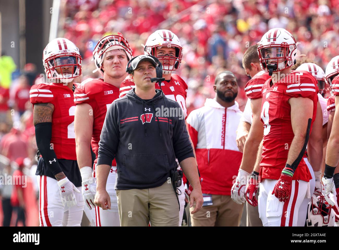 October 02, 2021: Wisconsin Badgers defensive coordinator Jim Leonhard ...