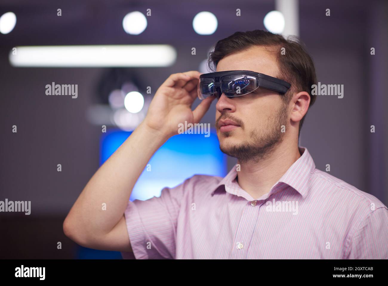 Man wearing futuristic eye glasses hi-res stock photography and images ...