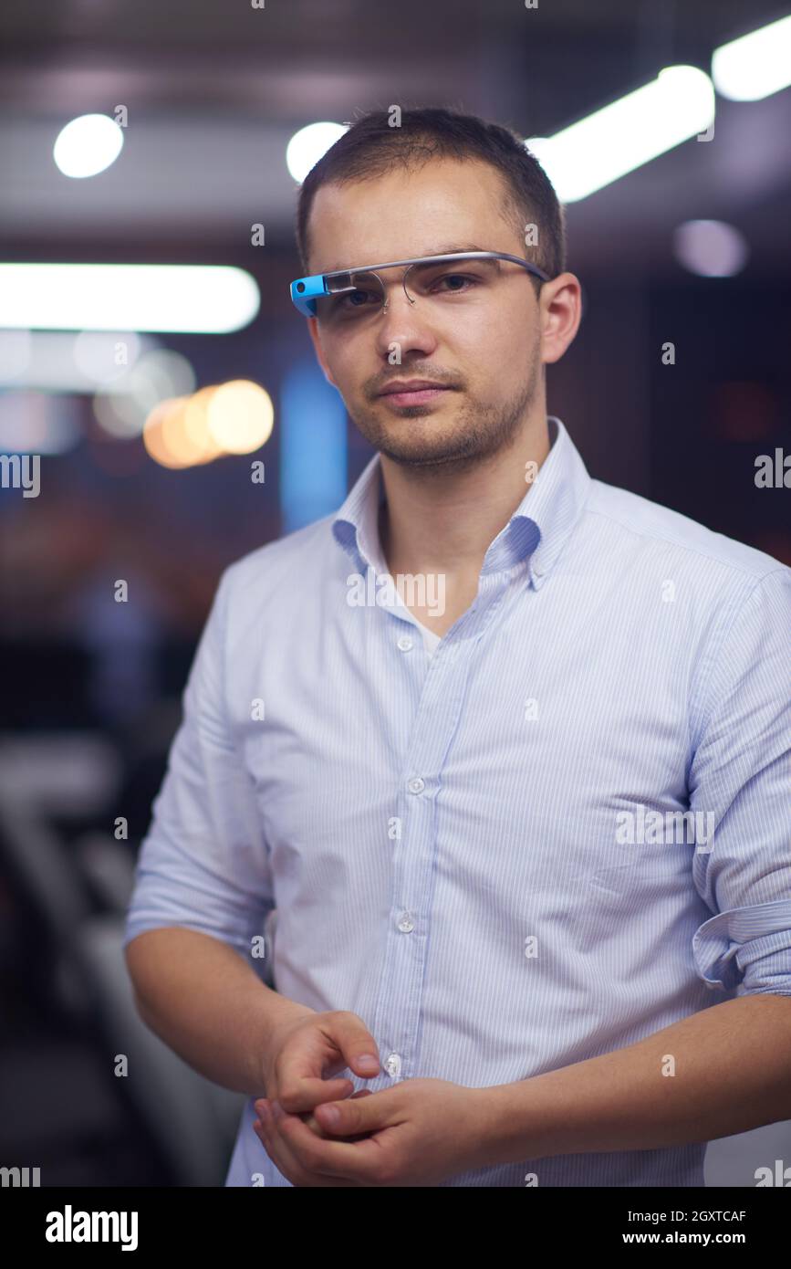 Man wearing futuristic eye glasses hi-res stock photography and images ...