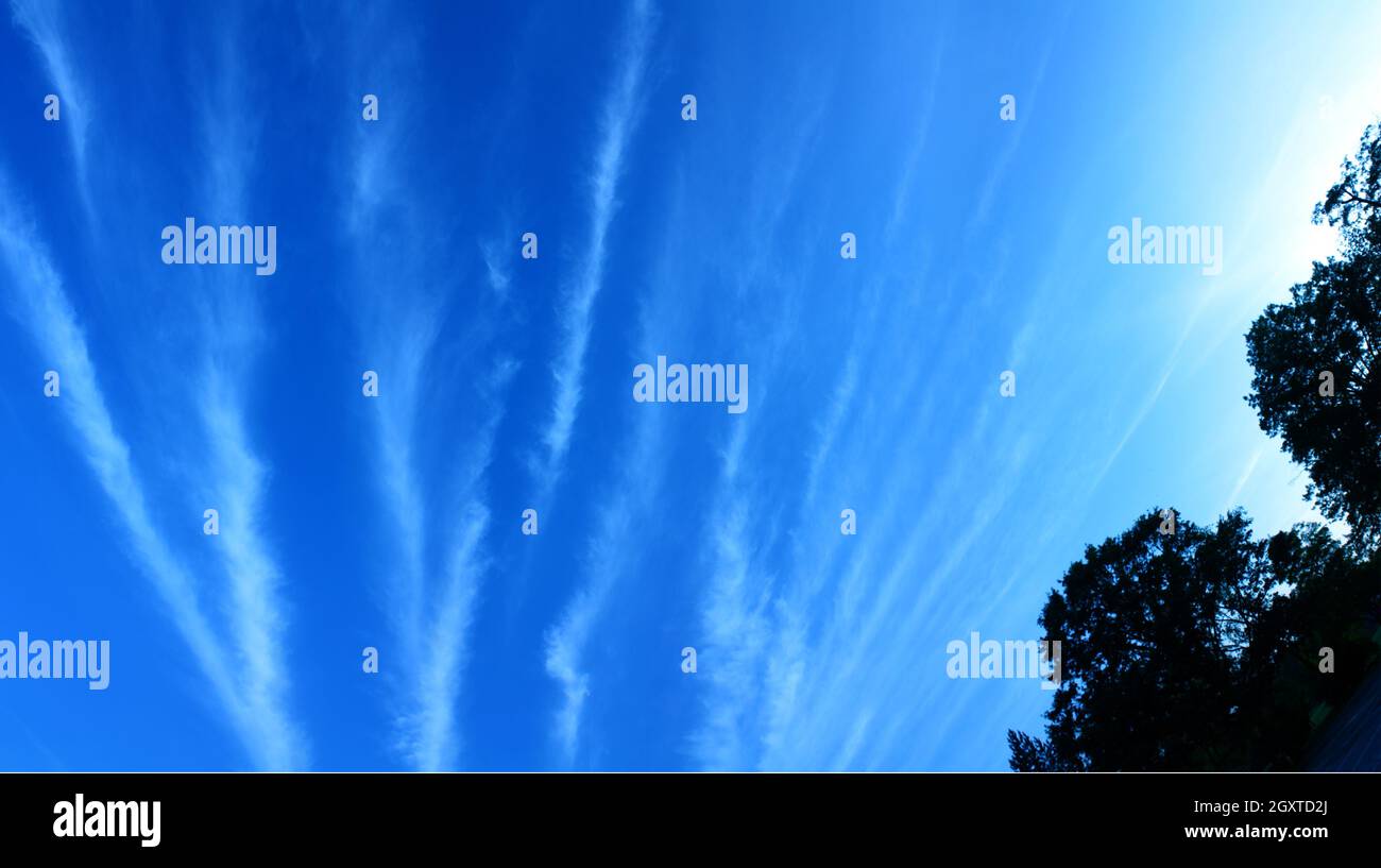 Streaky clouds hi-res stock photography and images - Alamy