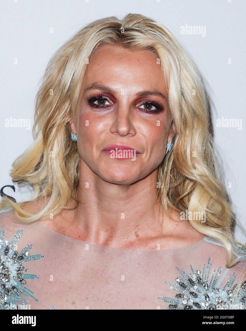 BEVERLY HILLS, LOS ANGELES, CALIFORNIA, USA - FEBRUARY 11: Singer ...