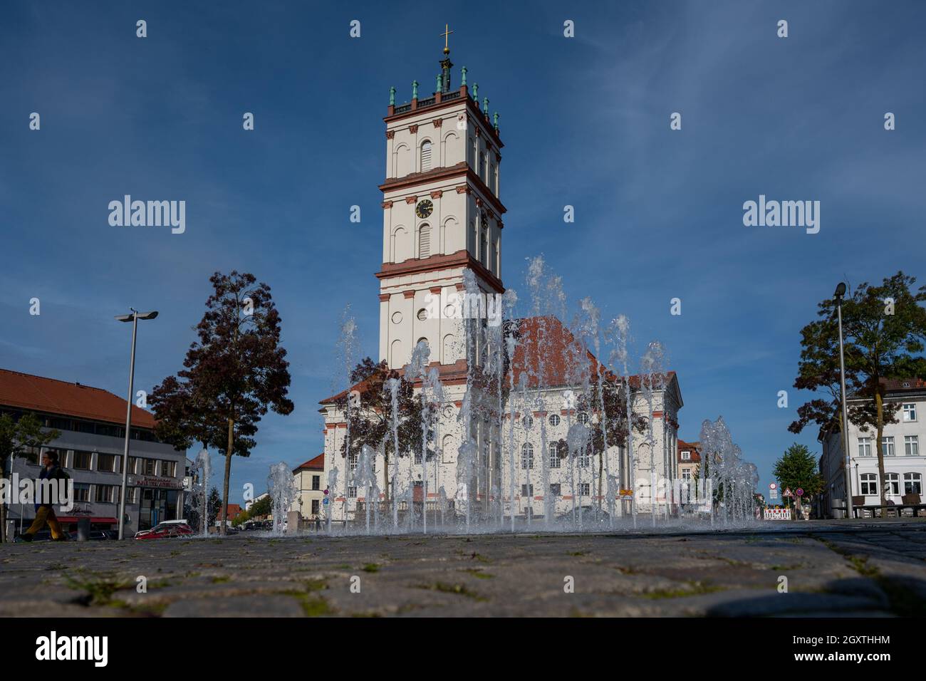 Neustrelitz, Germany. 01st Oct, 2021. Water gushes from a fountain on ...