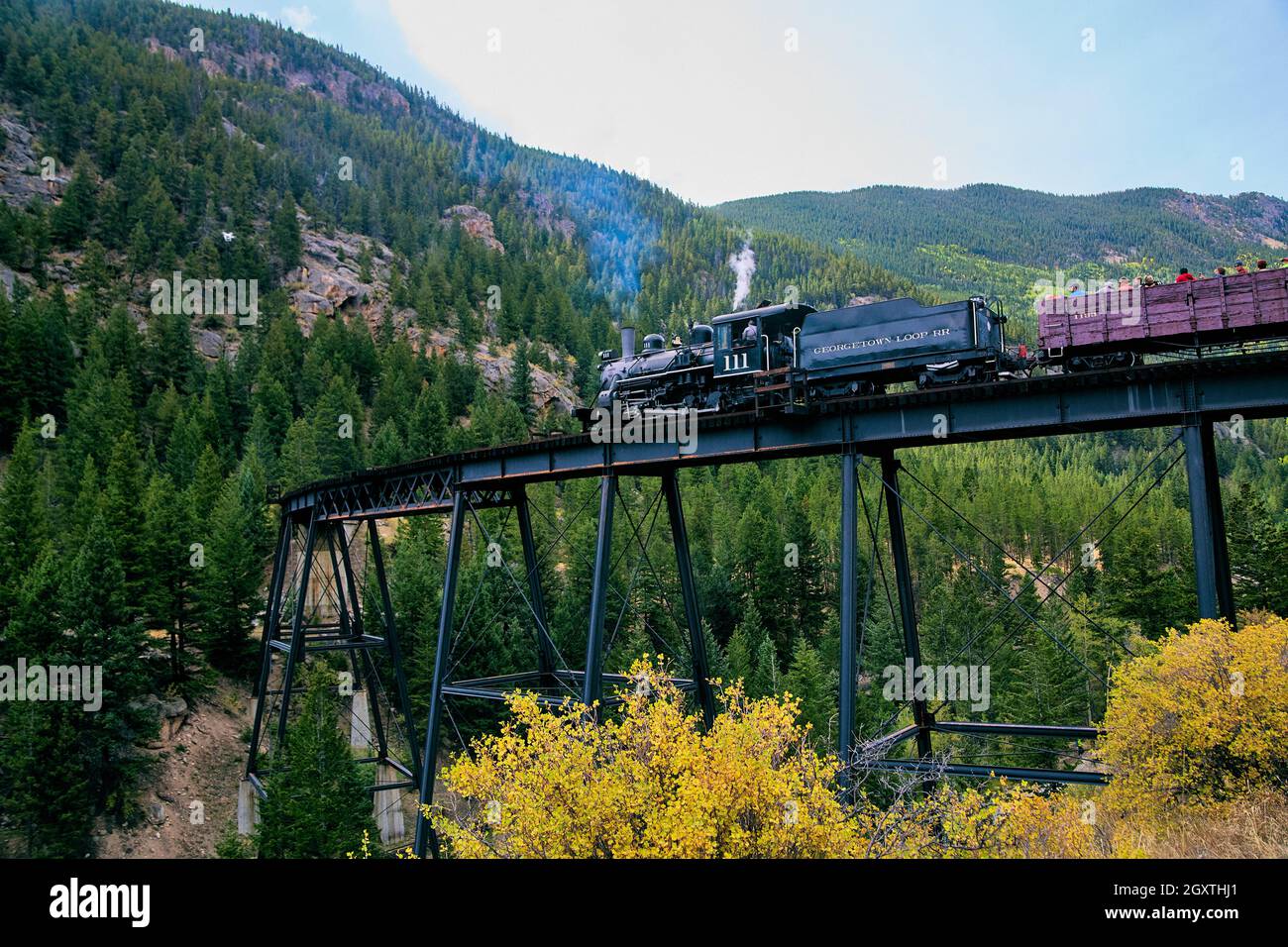 Train mountain trees scenic hi-res stock photography and images - Alamy