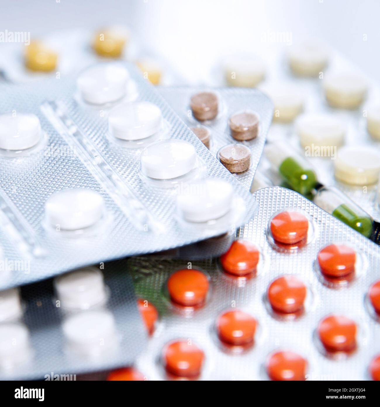 Tablets Blister Pack Paracetamol High Resolution Stock Photography and ...