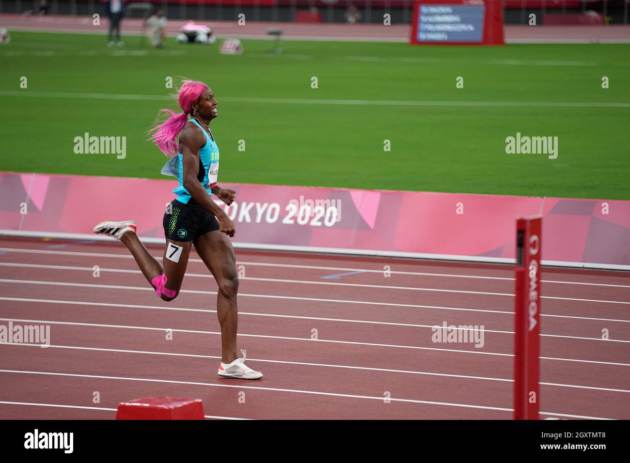 Shaunae Miller-Uibo winning in the final of the 400 meters of the ...