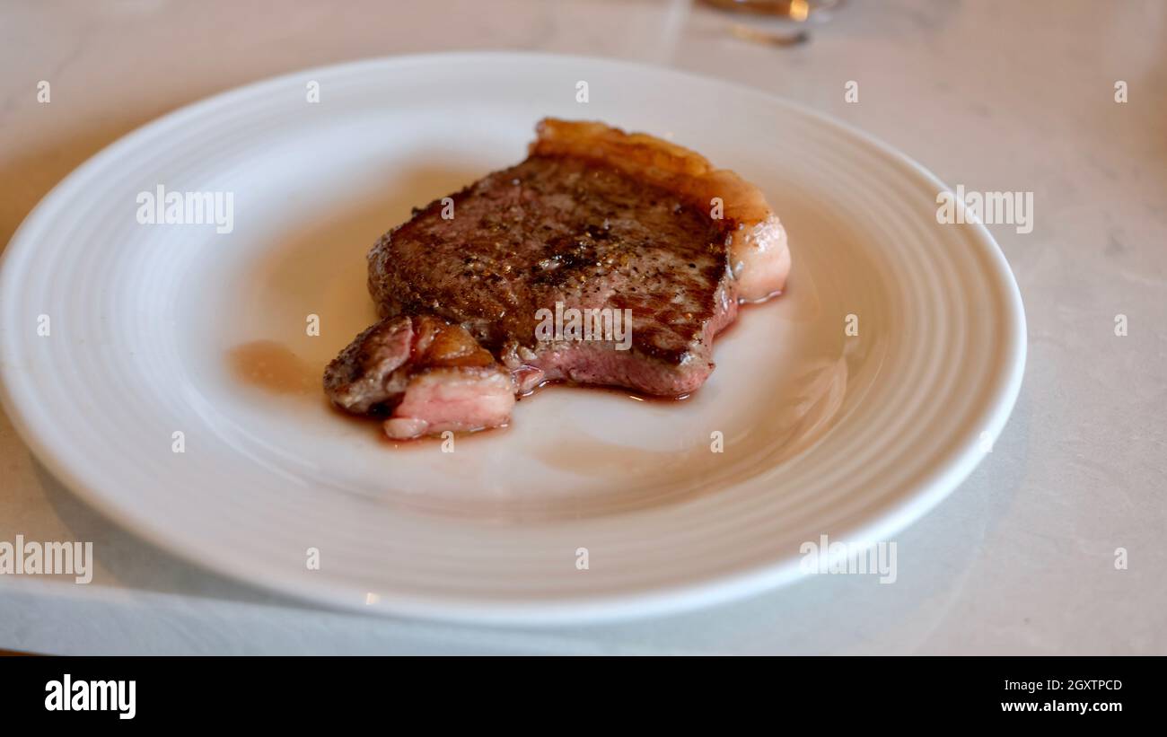 Cooked steak plate hi-res stock photography and images - Alamy
