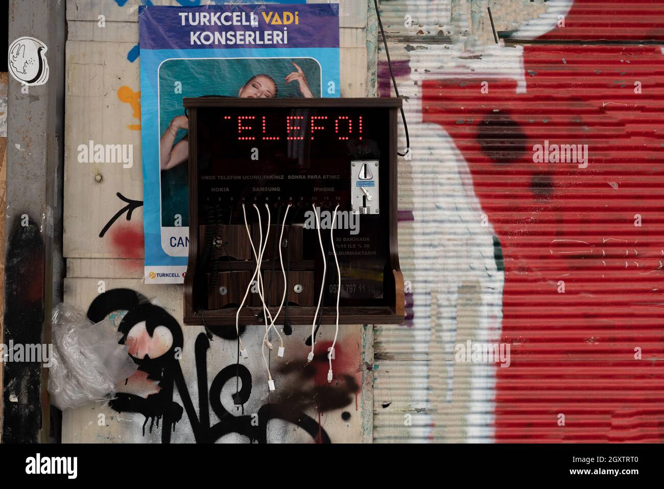 Battery vending machine hi-res stock photography and images - Alamy