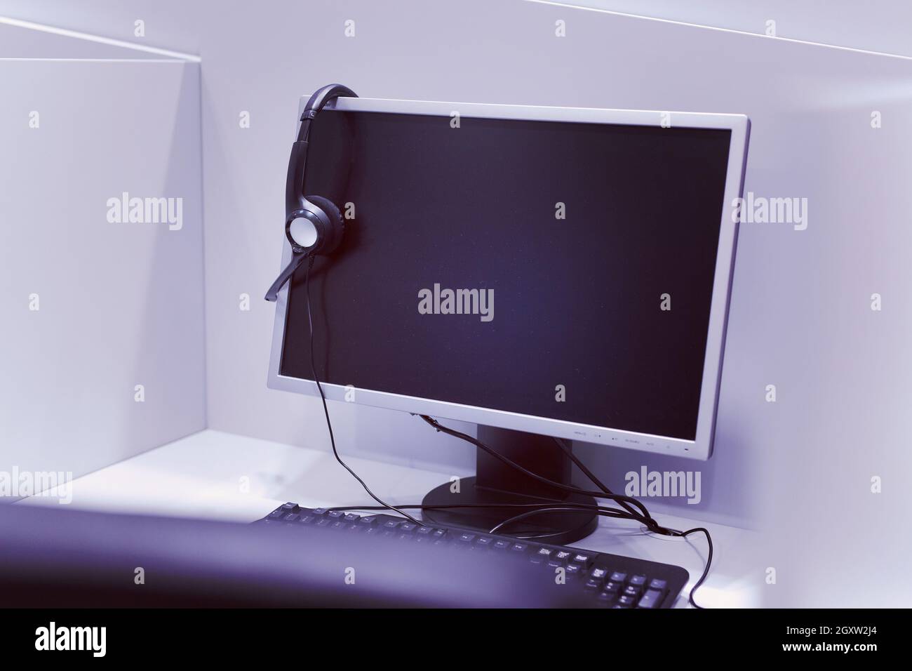 Computer and headset in empty call center office Stock Photo - Alamy