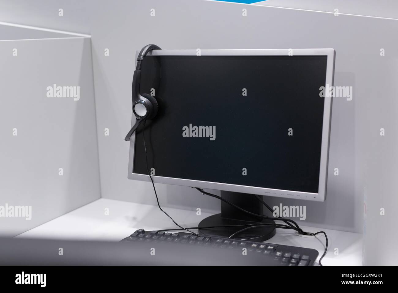 Empty call center hi-res stock photography and images - Alamy