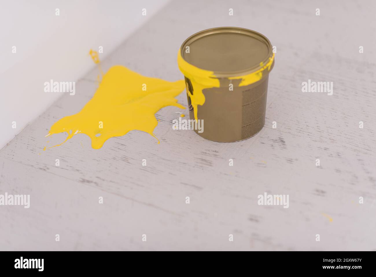 Yellow paint tin can with yellow strokes on the wooden floor Stock ...