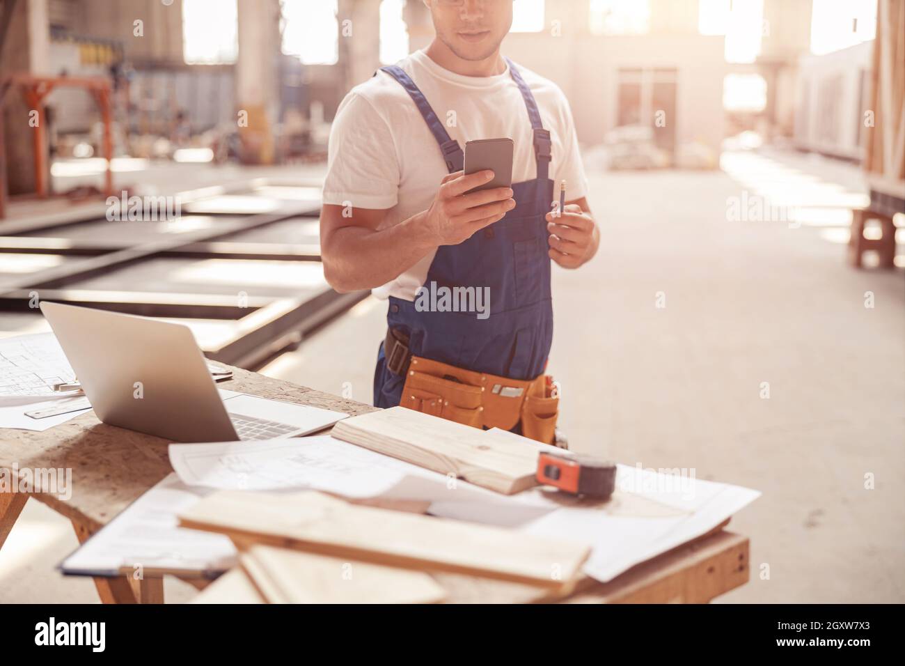 Construction with mobile phone hi-res stock photography and images - Alamy