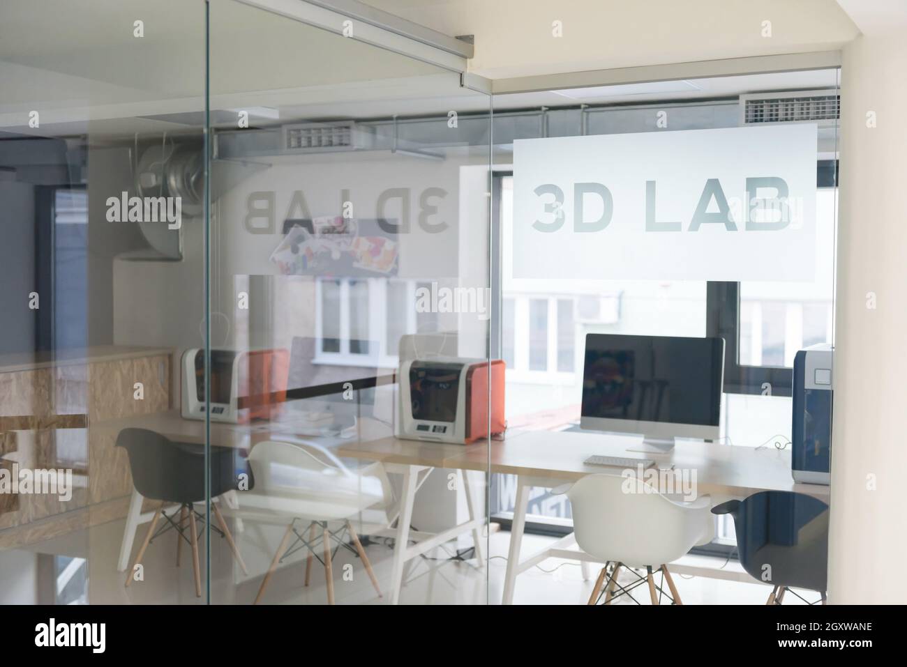 3D lab, new technology laboratory classroom. Startup business modern office interior Stock Photo ...
